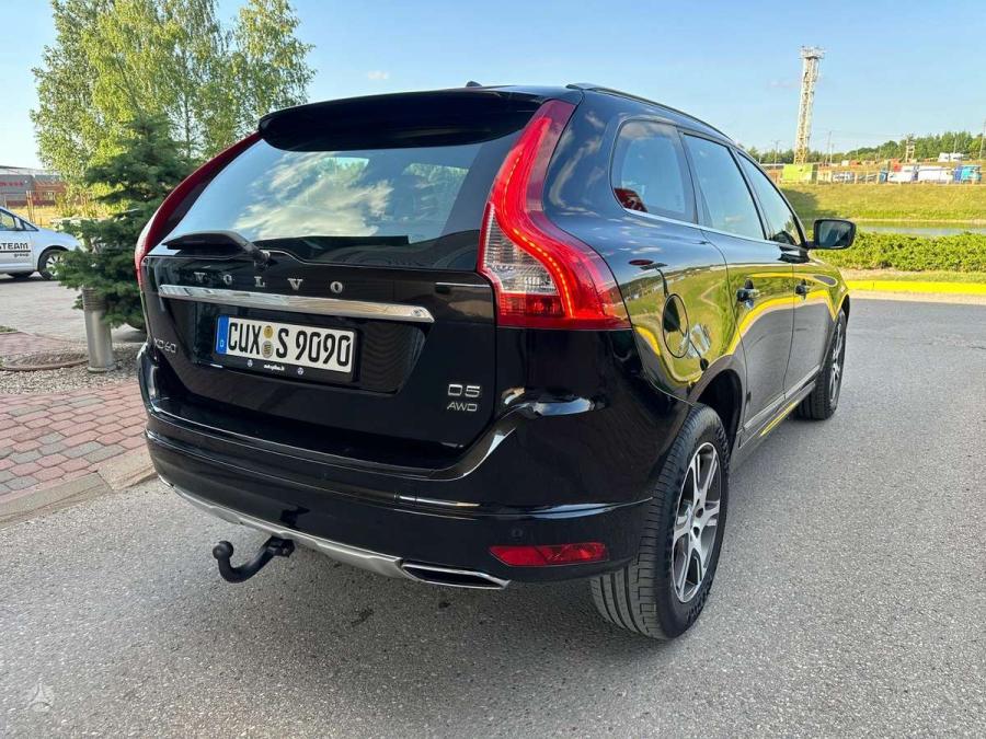 Black Volvo XC60 2014 in Vilnius, with an engine capacity of 2.40 L and mileage of 300 thousand km for 12700 €, photo 11 on AUTOMOTO.COM.LV