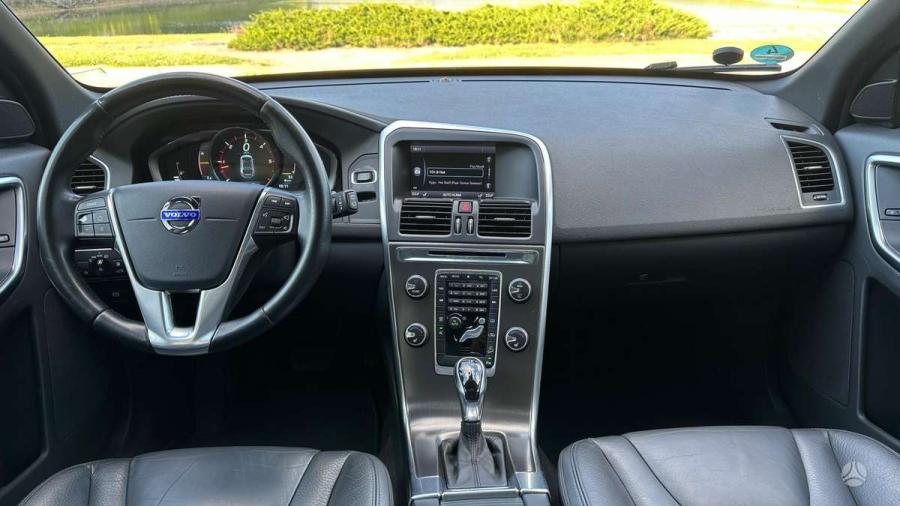 Black Volvo XC60 2014 in Vilnius, with an engine capacity of 2.40 L and mileage of 300 thousand km for 12700 €, photo 18 on AUTOMOTO.COM.LV