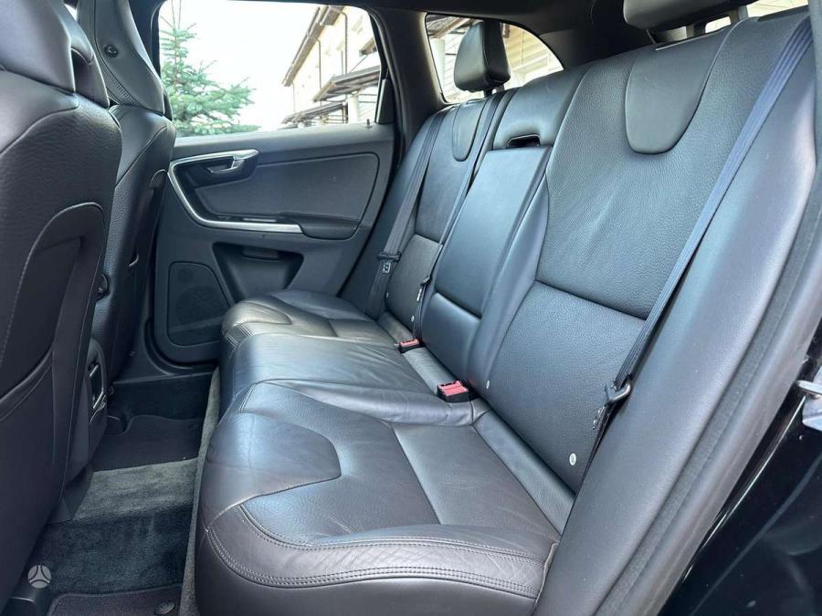 Black Volvo XC60 2014 in Vilnius, with an engine capacity of 2.40 L and mileage of 300 thousand km for 12700 €, photo 27 on AUTOMOTO.COM.LV