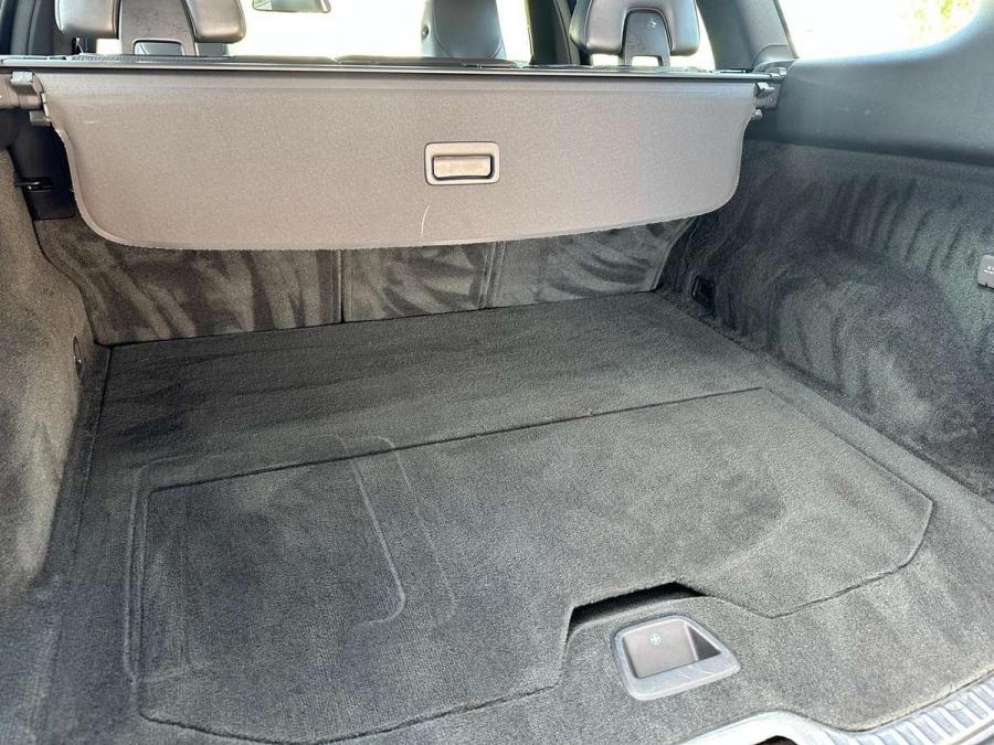 Black Volvo XC60 2014 in Vilnius, with an engine capacity of 2.40 L and mileage of 300 thousand km for 12700 €, photo 30 on AUTOMOTO.COM.LV