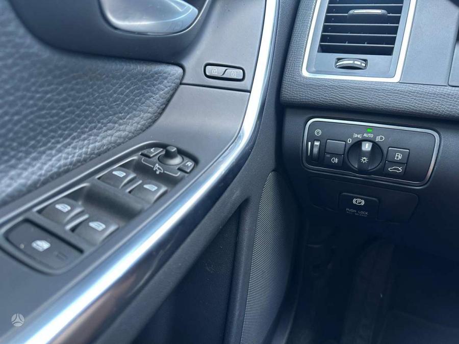 Black Volvo XC60 2014 in Vilnius, with an engine capacity of 2.40 L and mileage of 300 thousand km for 12700 €, photo 33 on AUTOMOTO.COM.LV