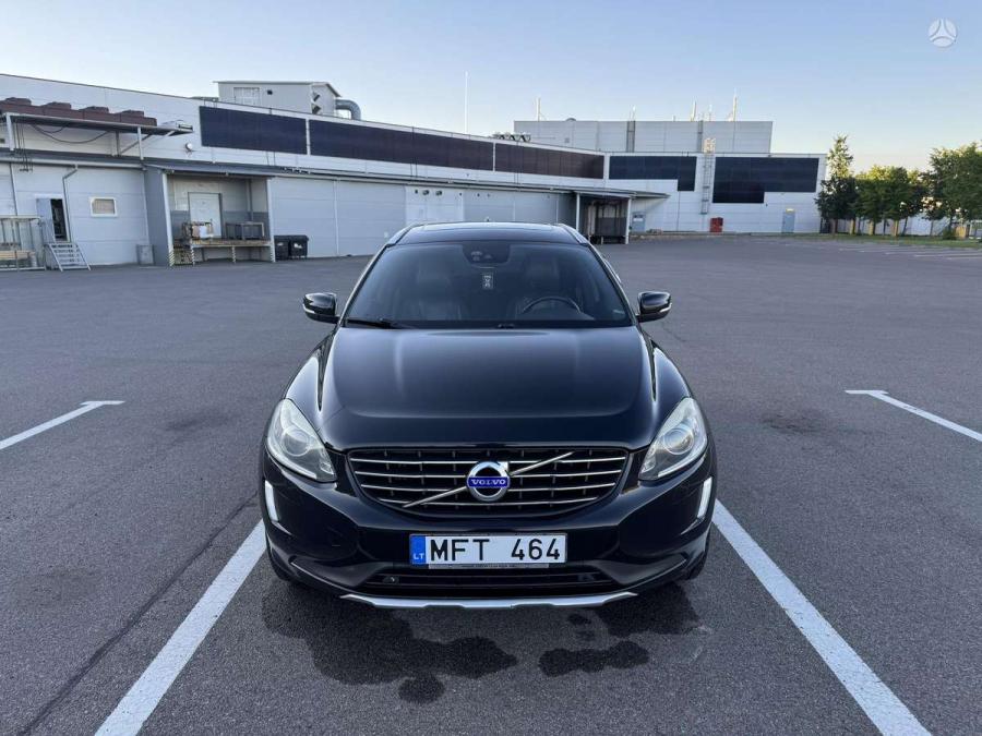Black Volvo XC60 2014 in Panevezys, with an engine capacity of 2.40 L and mileage of 306 thousand km for 14500 €, photo 3 on AUTOMOTO.COM.LV