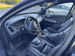Black Volvo XC60 2014 in Panevezys, with an engine capacity of 2.40 L and mileage of 306 thousand km for 14500 €, photo 9 on AUTOMOTO.COM.LV
