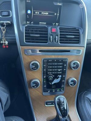 Black Volvo XC60 2014 in Panevezys, with an engine capacity of 2.40 L and mileage of 306 thousand km for 14500 €, photo 13 on AUTOMOTO.COM.LV
