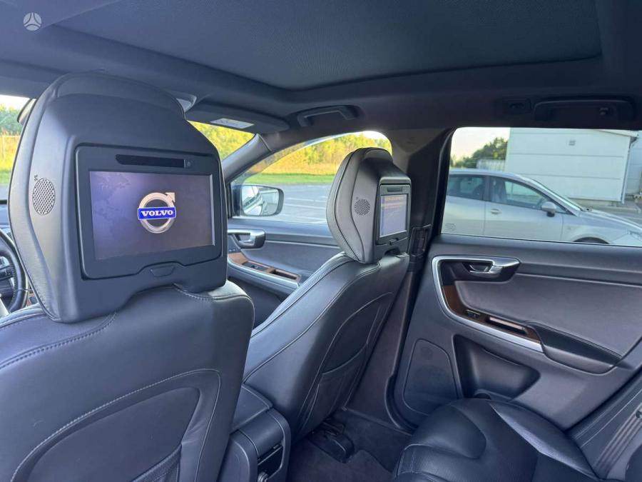 Black Volvo XC60 2014 in Panevezys, with an engine capacity of 2.40 L and mileage of 306 thousand km for 14500 €, photo 15 on AUTOMOTO.COM.LV