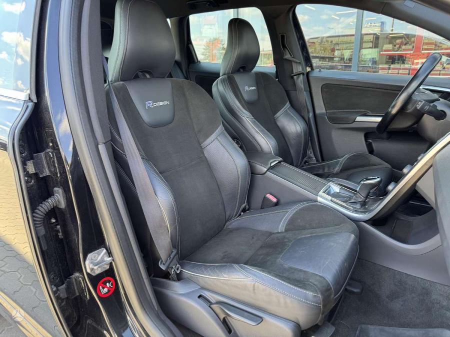 Melns Volvo XC60 2014 Viļņa, ar dzinēja tilpumu 2.00 L un nobraukumu 177 tūkst. km par 10650 €, foto 11 vietnē AUTOMOTO.COM.LV