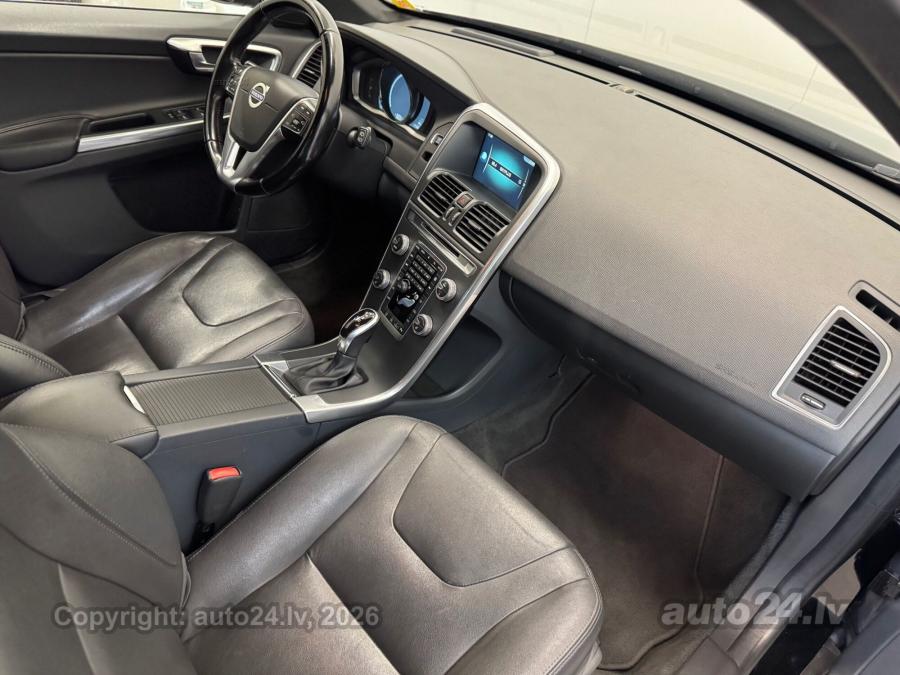 Melns Volvo XC60 2014 Tallina, ar dzinēja tilpumu 2.00 L un nobraukumu 285 tūkst. km par 10999 €, foto 12 vietnē AUTOMOTO.COM.LV