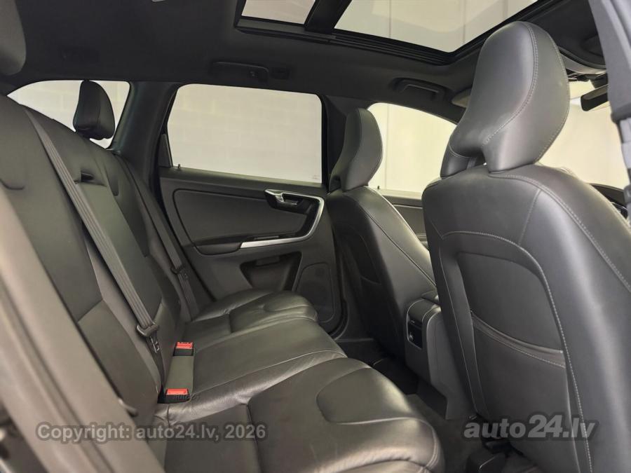 Melns Volvo XC60 2014 Tallina, ar dzinēja tilpumu 2.00 L un nobraukumu 285 tūkst. km par 10999 €, foto 14 vietnē AUTOMOTO.COM.LV