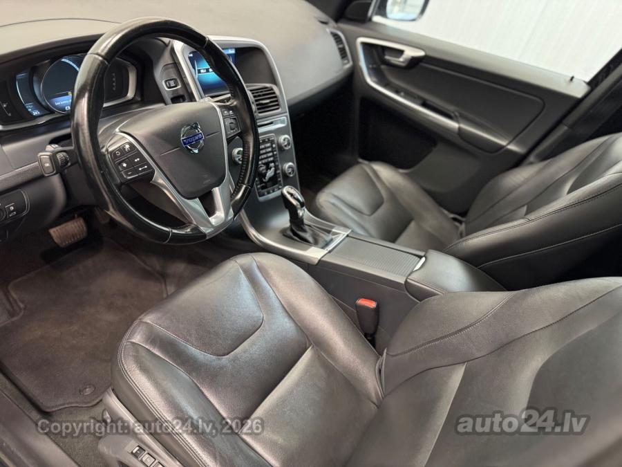 Melns Volvo XC60 2014 Tallina, ar dzinēja tilpumu 2.00 L un nobraukumu 285 tūkst. km par 10999 €, foto 15 vietnē AUTOMOTO.COM.LV