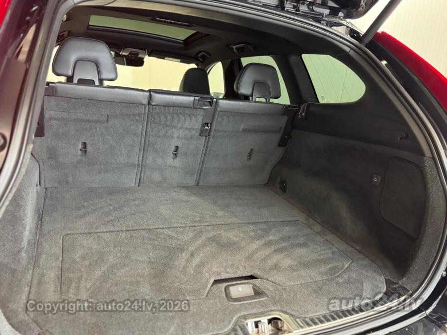 Melns Volvo XC60 2014 Tallina, ar dzinēja tilpumu 2.00 L un nobraukumu 285 tūkst. km par 10999 €, foto 23 vietnē AUTOMOTO.COM.LV