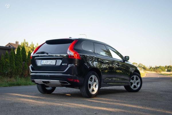 Melns Volvo XC60 2014 Elektrėnai, ar dzinēja tilpumu 2.40 L un nobraukumu 170 tūkst. km par 14000 €, foto 3 vietnē AUTOMOTO.COM.LV
