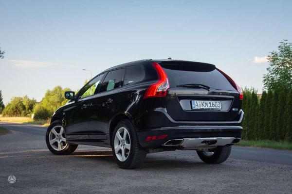 Melns Volvo XC60 2014 Elektrėnai, ar dzinēja tilpumu 2.40 L un nobraukumu 170 tūkst. km par 14000 €, foto 5 vietnē AUTOMOTO.COM.LV