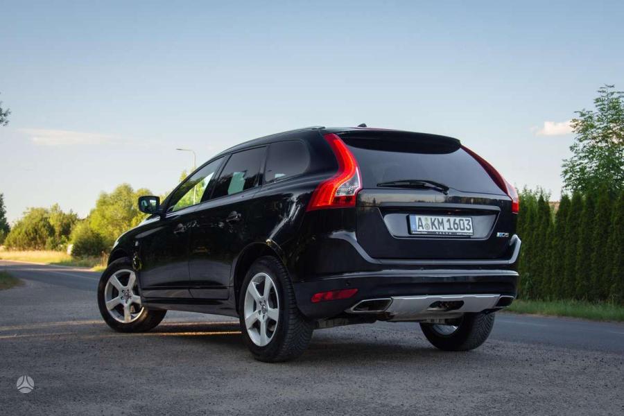 Melns Volvo XC60 2014 Elektrėnai, ar dzinēja tilpumu 2.40 L un nobraukumu 170 tūkst. km par 14000 €, foto 6 vietnē AUTOMOTO.COM.LV