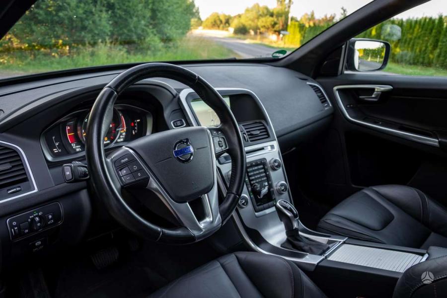 Melns Volvo XC60 2014 Elektrėnai, ar dzinēja tilpumu 2.40 L un nobraukumu 170 tūkst. km par 14000 €, foto 13 vietnē AUTOMOTO.COM.LV