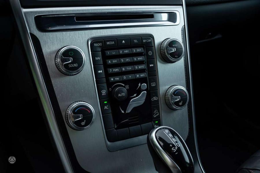 Melns Volvo XC60 2014 Elektrėnai, ar dzinēja tilpumu 2.40 L un nobraukumu 170 tūkst. km par 14000 €, foto 17 vietnē AUTOMOTO.COM.LV