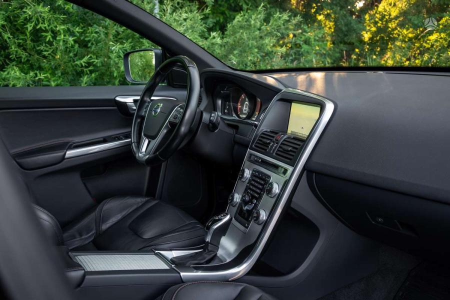 Melns Volvo XC60 2014 Elektrėnai, ar dzinēja tilpumu 2.40 L un nobraukumu 170 tūkst. km par 14000 €, foto 18 vietnē AUTOMOTO.COM.LV
