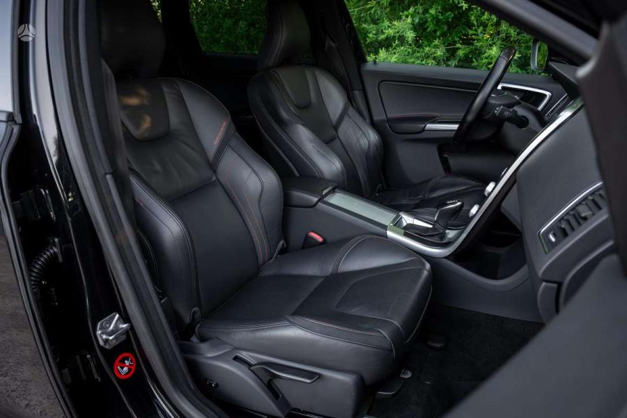 Melns Volvo XC60 2014 Elektrėnai, ar dzinēja tilpumu 2.40 L un nobraukumu 170 tūkst. km par 14000 €, foto 19 vietnē AUTOMOTO.COM.LV