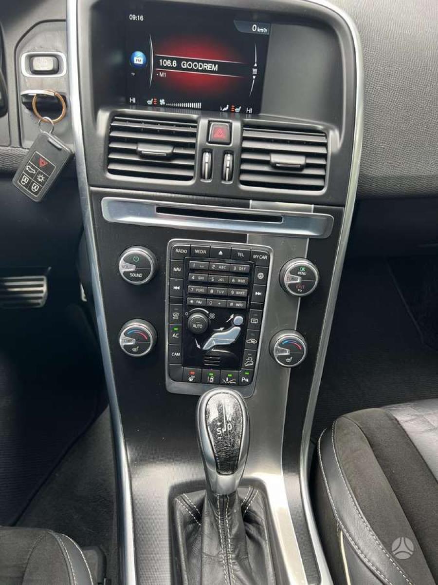 Melns Volvo XC60 2014 Kauņa, ar dzinēja tilpumu 2.40 L un nobraukumu 246 tūkst. km par 11200 €, foto 12 vietnē AUTOMOTO.COM.LV