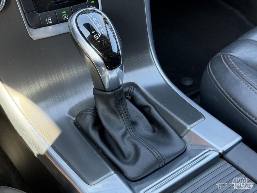 Black Volvo XC60 2014 in Taurage, with an engine capacity of 2.00 L and mileage of 276 thousand km for 10900 €, photo 25 on AUTOMOTO.COM.LV