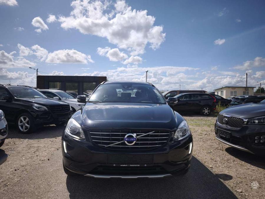 Black Volvo XC60 2014 in Vilnius, with an engine capacity of 2.40 L and mileage of 223 thousand km for 12450 €, photo 4 on AUTOMOTO.COM.LV
