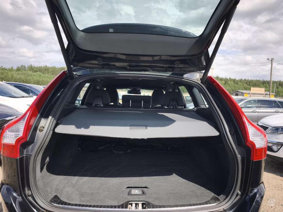 Black Volvo XC60 2014 in Vilnius, with an engine capacity of 2.40 L and mileage of 223 thousand km for 12450 €, photo 8 on AUTOMOTO.COM.LV
