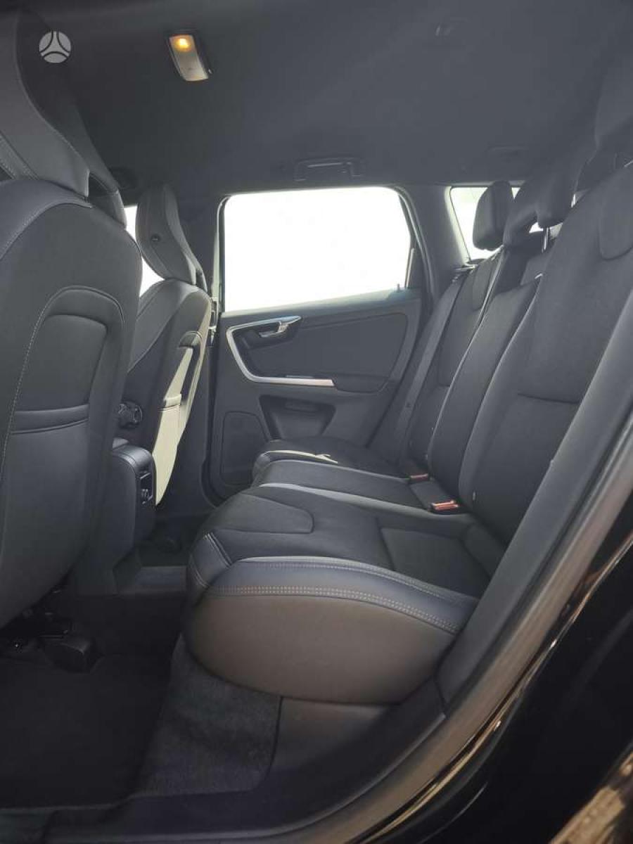 Black Volvo XC60 2014 in Vilnius, with an engine capacity of 2.40 L and mileage of 223 thousand km for 12450 €, photo 10 on AUTOMOTO.COM.LV