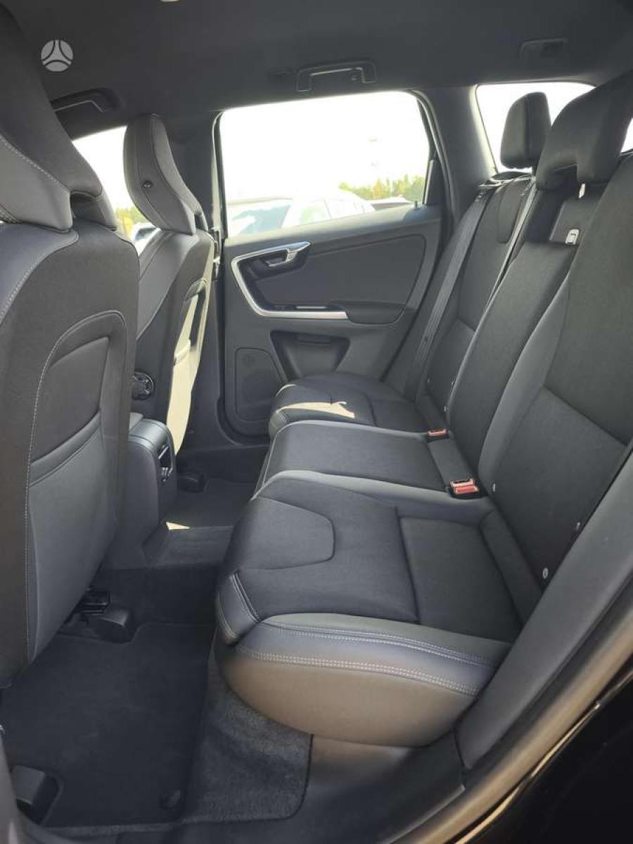 Black Volvo XC60 2014 in Vilnius, with an engine capacity of 2.40 L and mileage of 223 thousand km for 12450 €, photo 11 on AUTOMOTO.COM.LV