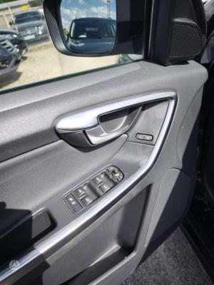 Black Volvo XC60 2014 in Vilnius, with an engine capacity of 2.40 L and mileage of 223 thousand km for 12450 €, photo 17 on AUTOMOTO.COM.LV
