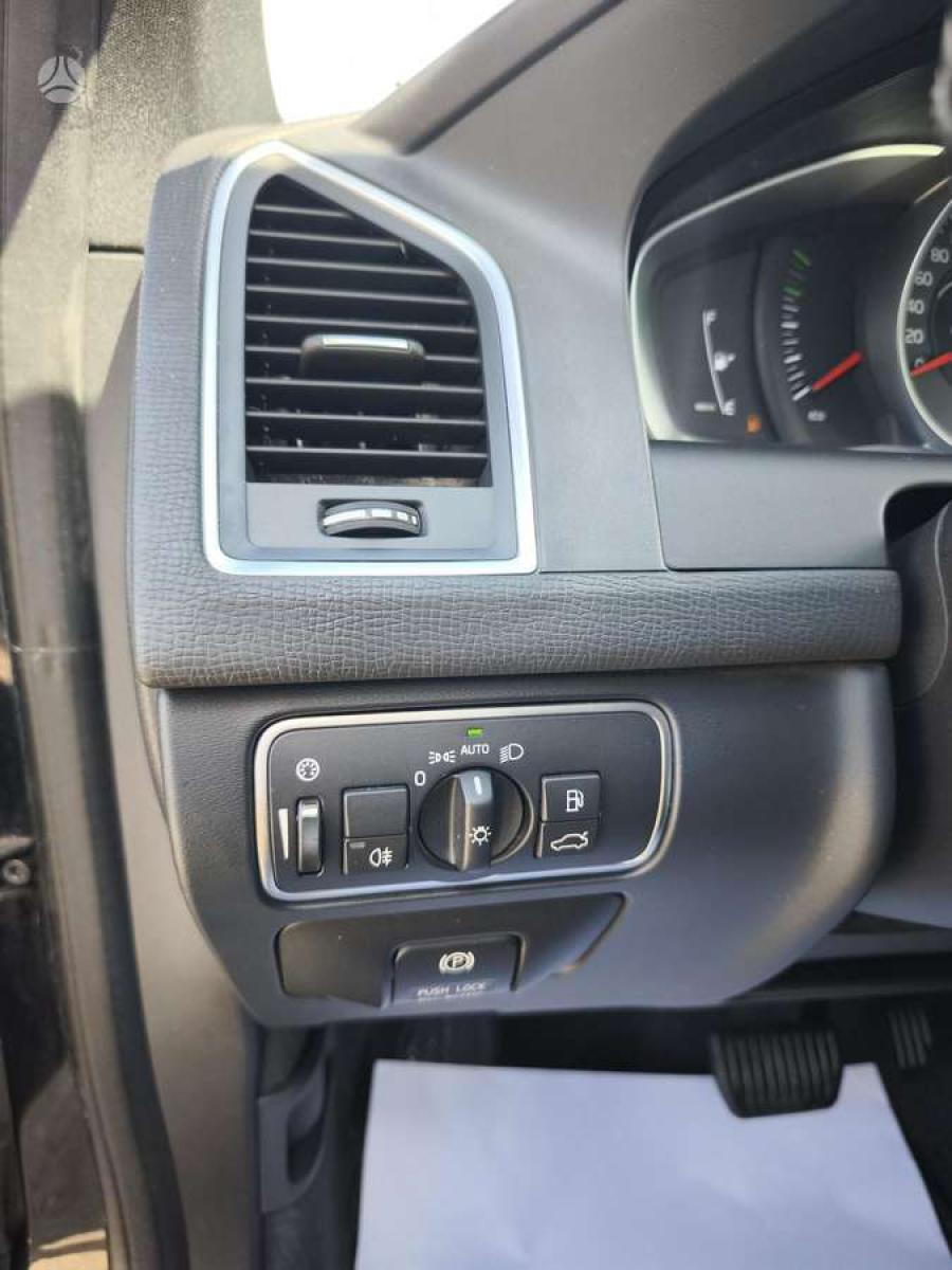 Black Volvo XC60 2014 in Vilnius, with an engine capacity of 2.40 L and mileage of 223 thousand km for 12450 €, photo 18 on AUTOMOTO.COM.LV