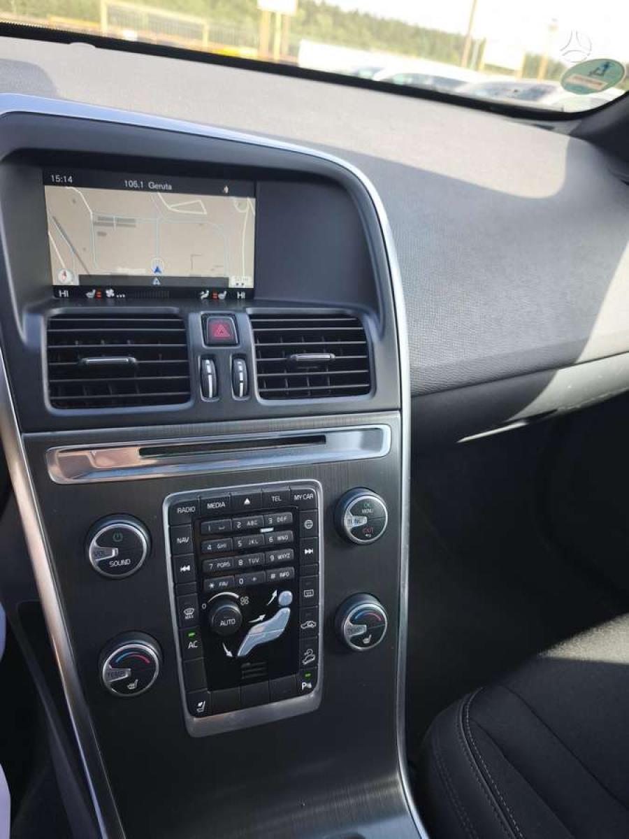 Black Volvo XC60 2014 in Vilnius, with an engine capacity of 2.40 L and mileage of 223 thousand km for 12450 €, photo 20 on AUTOMOTO.COM.LV