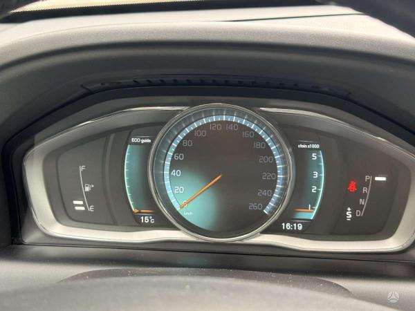 Black Volvo XC60 2014 in Ukmerge, with an engine capacity of 2.40 L and mileage of 280 thousand km for 11950 €, photo 9 on AUTOMOTO.COM.LV