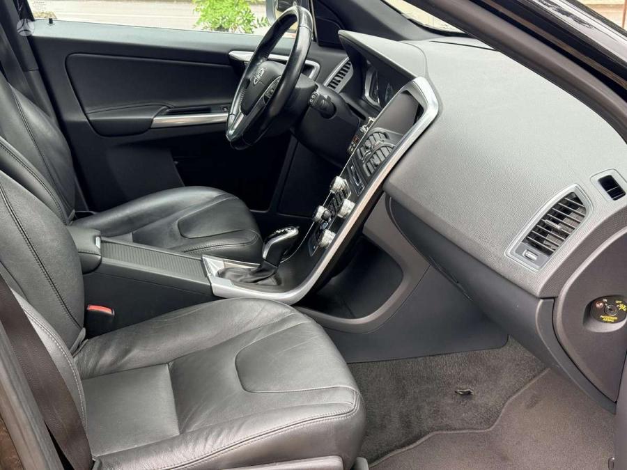 Melns Volvo XC60 2014 Ukmergė, ar dzinēja tilpumu 2.40 L un nobraukumu 280 tūkst. km par 11950 €, foto 11 vietnē AUTOMOTO.COM.LV