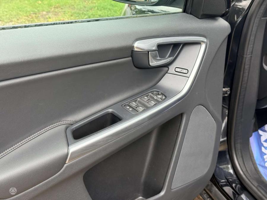 Melns Volvo XC60 2014 Ukmergė, ar dzinēja tilpumu 2.40 L un nobraukumu 280 tūkst. km par 11950 €, foto 12 vietnē AUTOMOTO.COM.LV