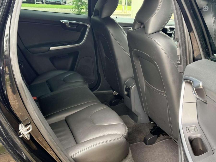 Melns Volvo XC60 2014 Ukmergė, ar dzinēja tilpumu 2.40 L un nobraukumu 280 tūkst. km par 11950 €, foto 13 vietnē AUTOMOTO.COM.LV