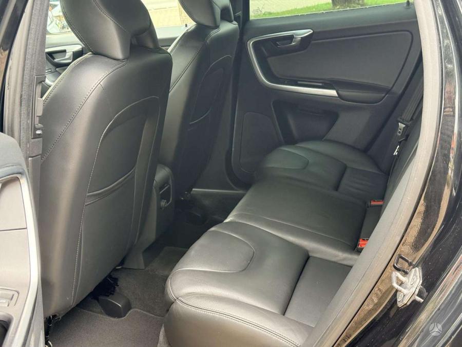 Melns Volvo XC60 2014 Ukmergė, ar dzinēja tilpumu 2.40 L un nobraukumu 280 tūkst. km par 11950 €, foto 15 vietnē AUTOMOTO.COM.LV