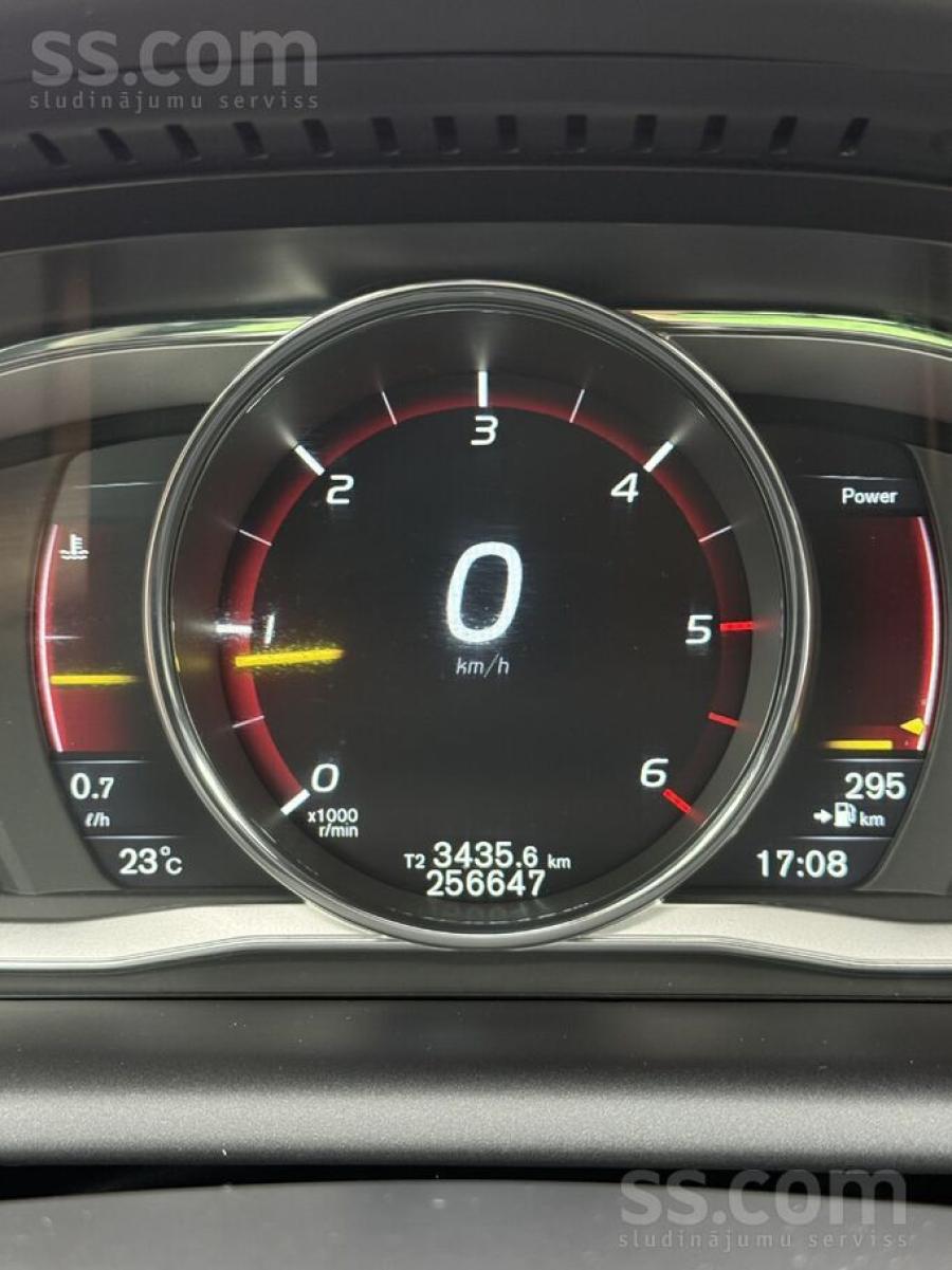 Melns Volvo XC60 2014 Valmiera, ar dzinēja tilpumu 2.00 L un nobraukumu 257 tūkst. km par 10700 €, foto 12 vietnē AUTOMOTO.COM.LV