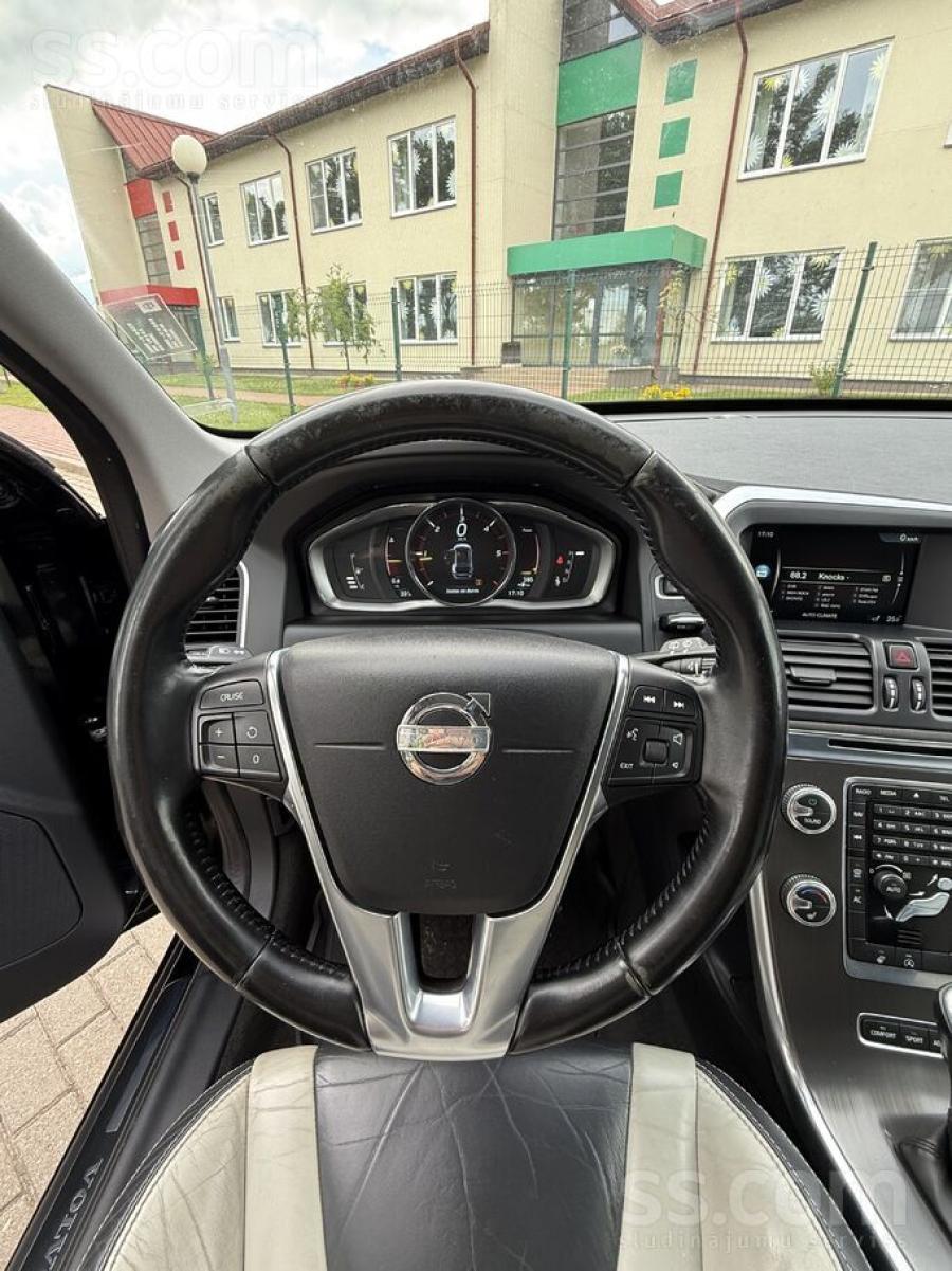 Melns Volvo XC60 2014 Valmiera, ar dzinēja tilpumu 2.00 L un nobraukumu 257 tūkst. km par 10700 €, foto 14 vietnē AUTOMOTO.COM.LV