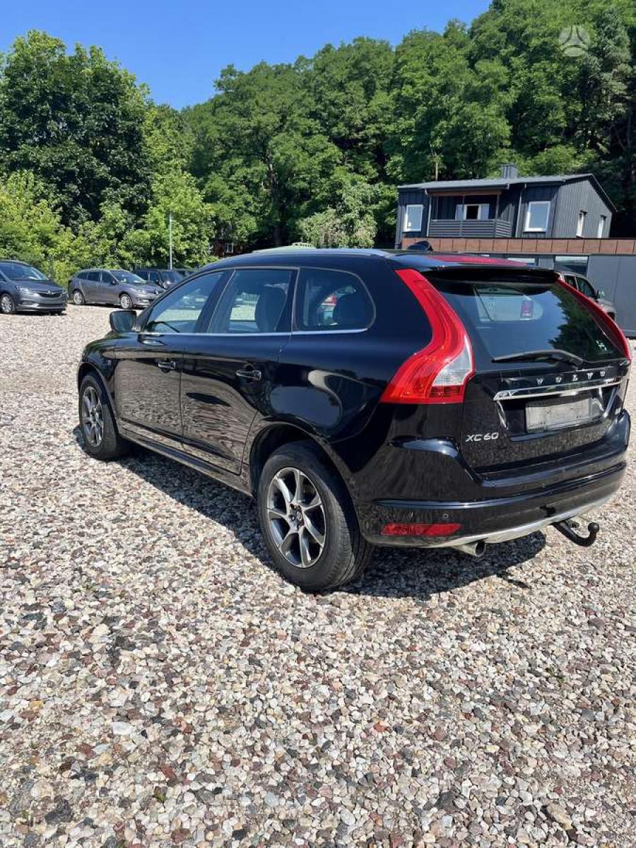 Black Volvo XC60 2014 in Kaunas, with an engine capacity of 1.98 L and mileage of 240 thousand km for 12200 €, photo 6 on AUTOMOTO.COM.LV