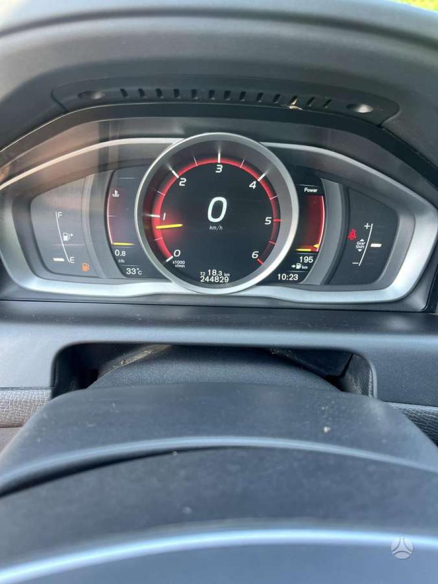 Black Volvo XC60 2014 in Kaunas, with an engine capacity of 1.98 L and mileage of 240 thousand km for 12200 €, photo 8 on AUTOMOTO.COM.LV