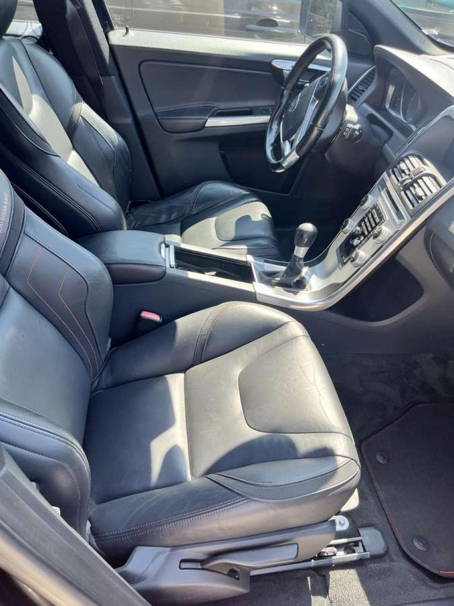 Black Volvo XC60 2014 in Kaunas, with an engine capacity of 1.98 L and mileage of 240 thousand km for 12200 €, photo 10 on AUTOMOTO.COM.LV