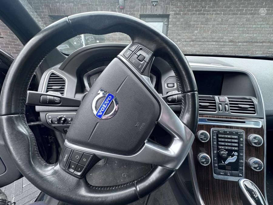 Black Volvo XC60 2014 in Kaunas, with an engine capacity of 1.97 L and mileage of 296 thousand km for 11000 €, photo 3 on AUTOMOTO.COM.LV