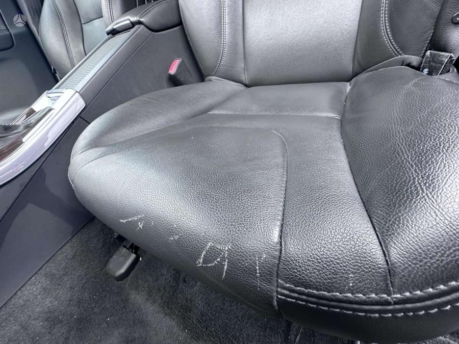 Black Volvo XC60 2014 in Kaunas, with an engine capacity of 1.97 L and mileage of 296 thousand km for 11000 €, photo 5 on AUTOMOTO.COM.LV