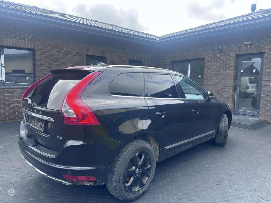 Black Volvo XC60 2014 in Kaunas, with an engine capacity of 1.97 L and mileage of 296 thousand km for 11000 €, photo 7 on AUTOMOTO.COM.LV