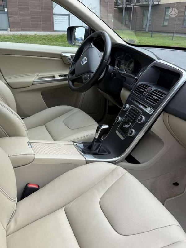 Black Volvo XC60 2014 in Klaipeda, with an engine capacity of 1.97 L and mileage of 153 thousand km for 13000 €, photo 7 on AUTOMOTO.COM.LV