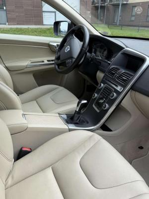 Black Volvo XC60 2014 in Klaipeda, with an engine capacity of 1.97 L and mileage of 153 thousand km for 13000 €, photo 8 on AUTOMOTO.COM.LV