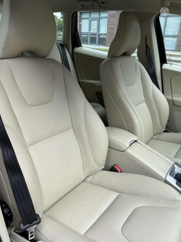 Black Volvo XC60 2014 in Klaipeda, with an engine capacity of 1.97 L and mileage of 153 thousand km for 13000 €, photo 8 on AUTOMOTO.COM.LV