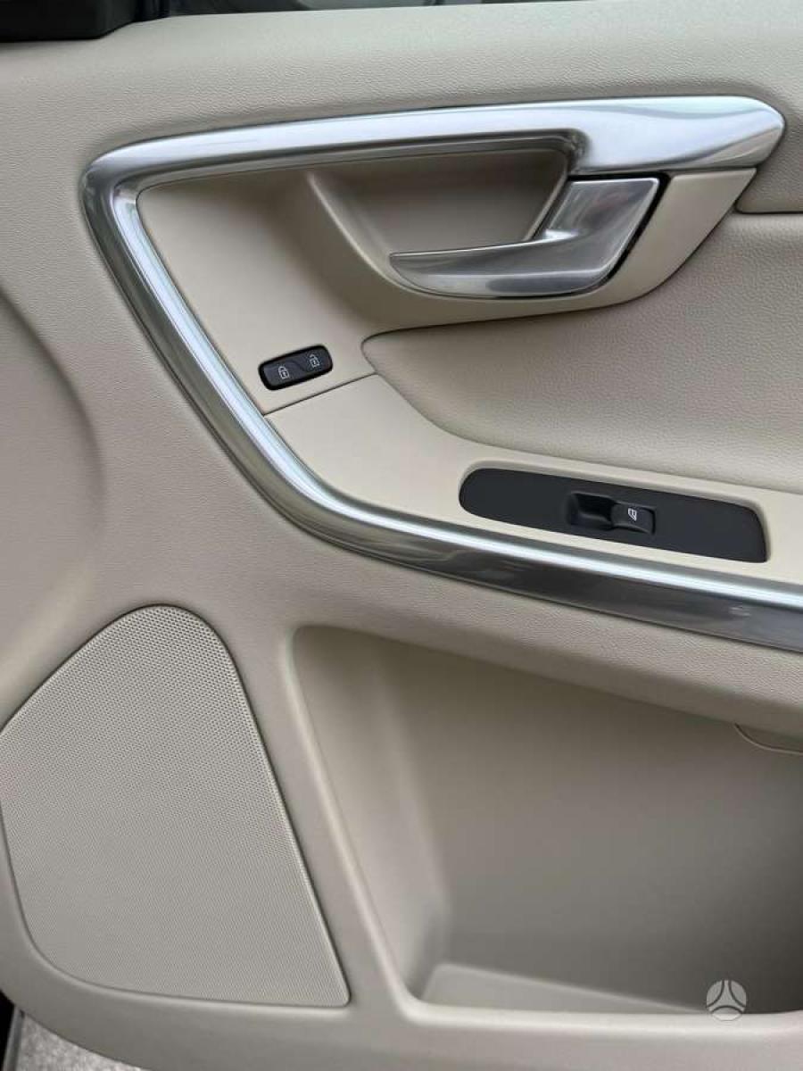 Black Volvo XC60 2014 in Klaipeda, with an engine capacity of 1.97 L and mileage of 153 thousand km for 13000 €, photo 11 on AUTOMOTO.COM.LV