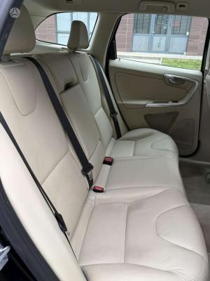 Black Volvo XC60 2014 in Klaipeda, with an engine capacity of 1.97 L and mileage of 153 thousand km for 13000 €, photo 12 on AUTOMOTO.COM.LV