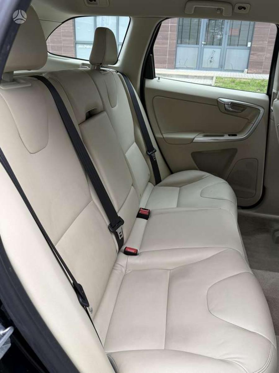 Black Volvo XC60 2014 in Klaipeda, with an engine capacity of 1.97 L and mileage of 153 thousand km for 13000 €, photo 12 on AUTOMOTO.COM.LV
