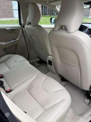 Black Volvo XC60 2014 in Klaipeda, with an engine capacity of 1.97 L and mileage of 153 thousand km for 13000 €, photo 13 on AUTOMOTO.COM.LV